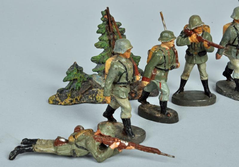 Regimentals | GERMAN WWII ELASTOLIN SOLDIERS.