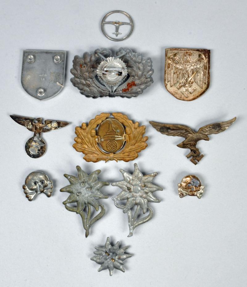 Regimentals | GERMAN WWII MIXTURE OF INSIGNIA WITHOUT PINS.