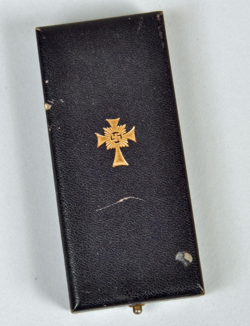 Regimentals | GERMAN WWII MOTHERS CROSS IN GOLD.