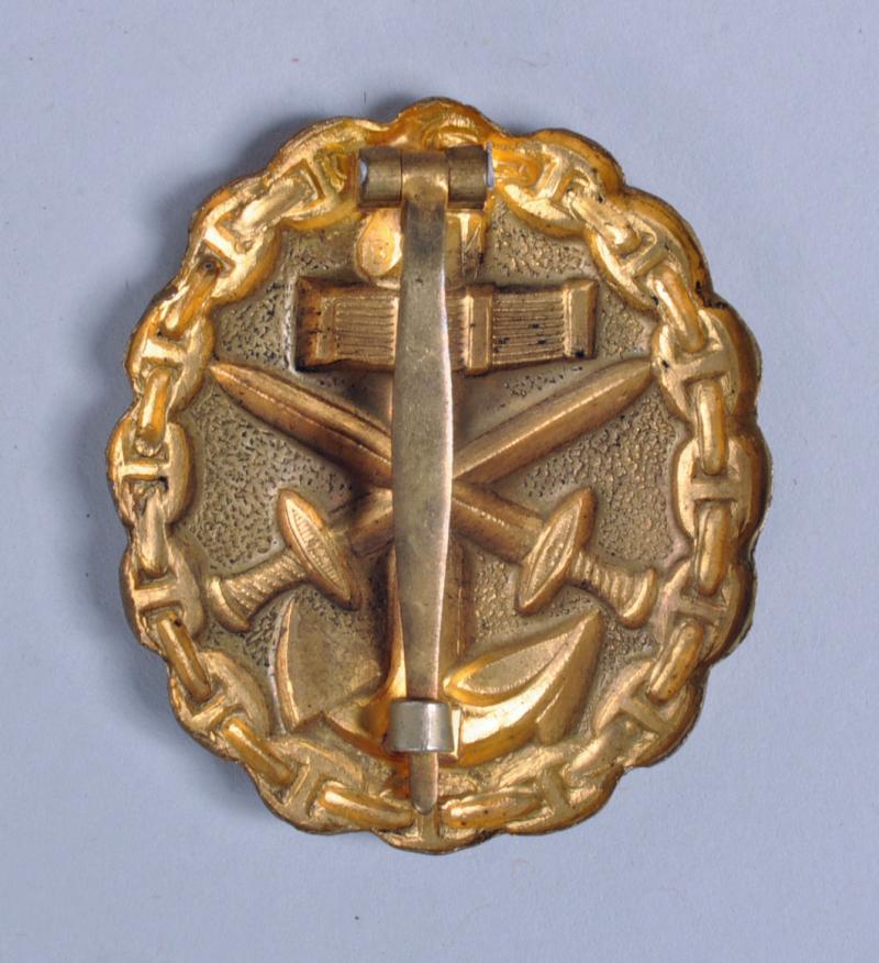 Regimentals | GERMAN WWI IMPERIAL GERMAN NAVAL WOUND BADGE IN GOLD.