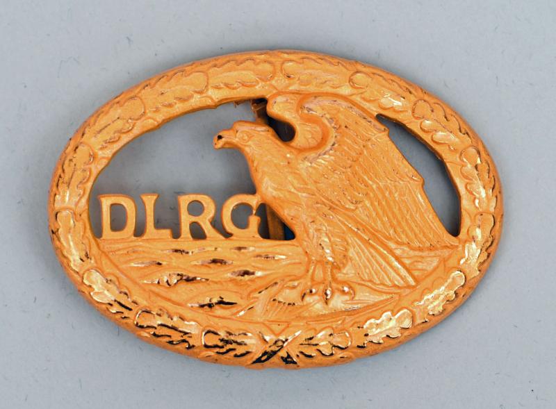 Regimentals | GERMAN WWII LIFE SAVING ASSOCIATION BADGE IN GOLD.