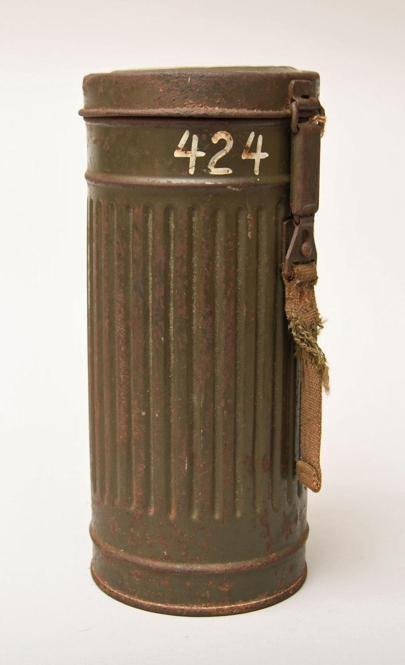 Regimentals | GERMAN WWII ARMY COMBAT RIBBED GAS MASK CONTAINER.