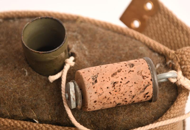 Regimentals | BRITISH WWII SOLDIERS PATTERN 37 WATER BOTTLE.