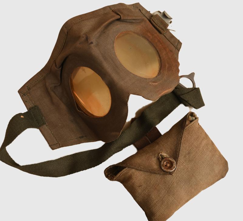 Regimentals | GERMAN WWI GAS POUCH AND GOGGLES.